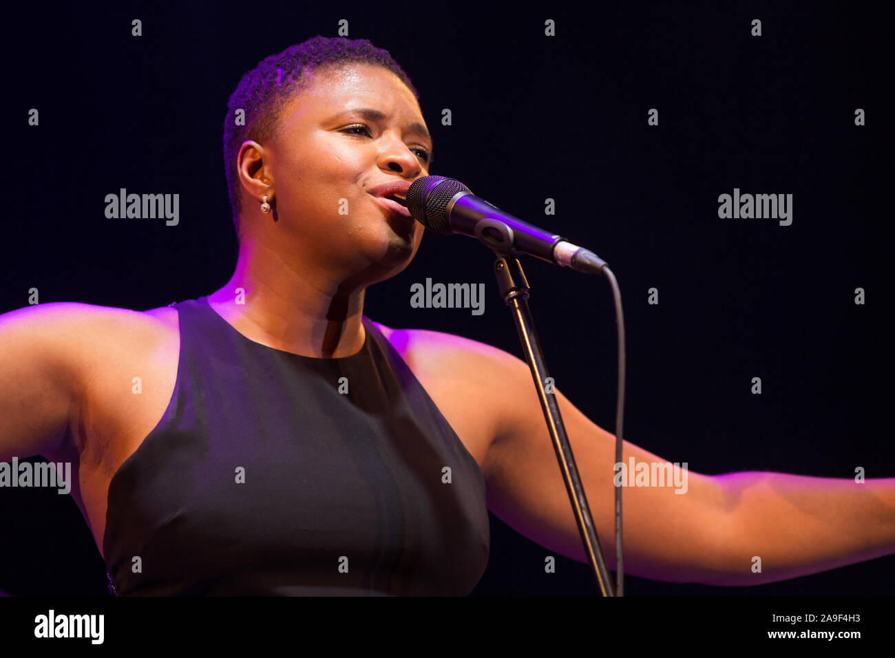 Lizz wright singer hi-res stock photography and images - Alamy