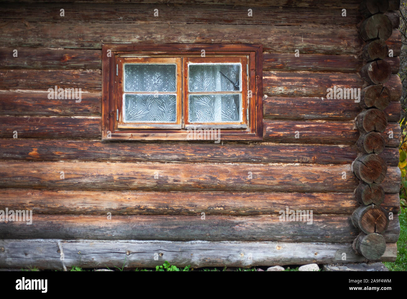 Stacked log cabin hi-res stock photography and images - Alamy