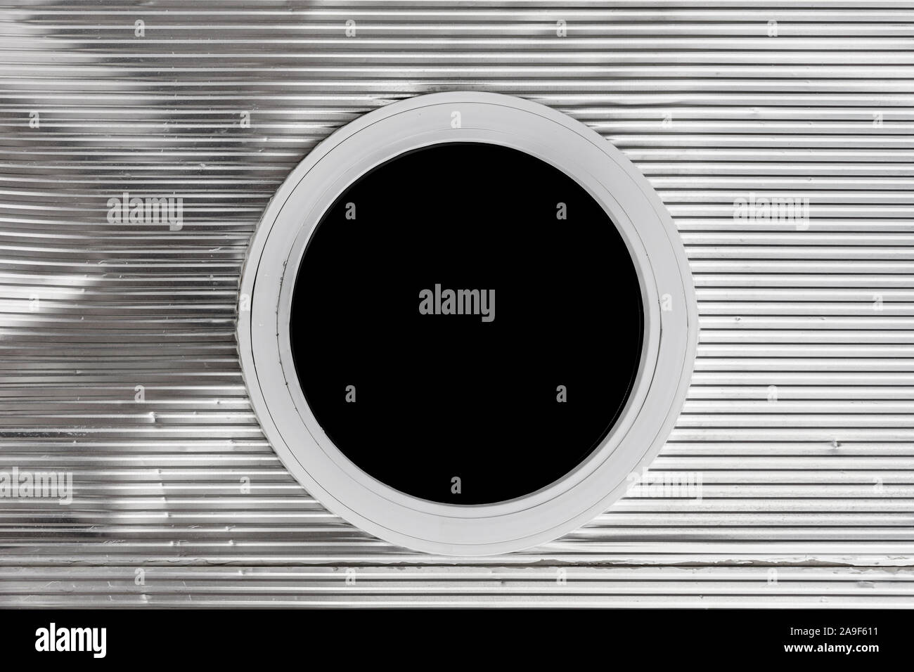 Cruise ship porthole view hi-res stock photography and images - Alamy