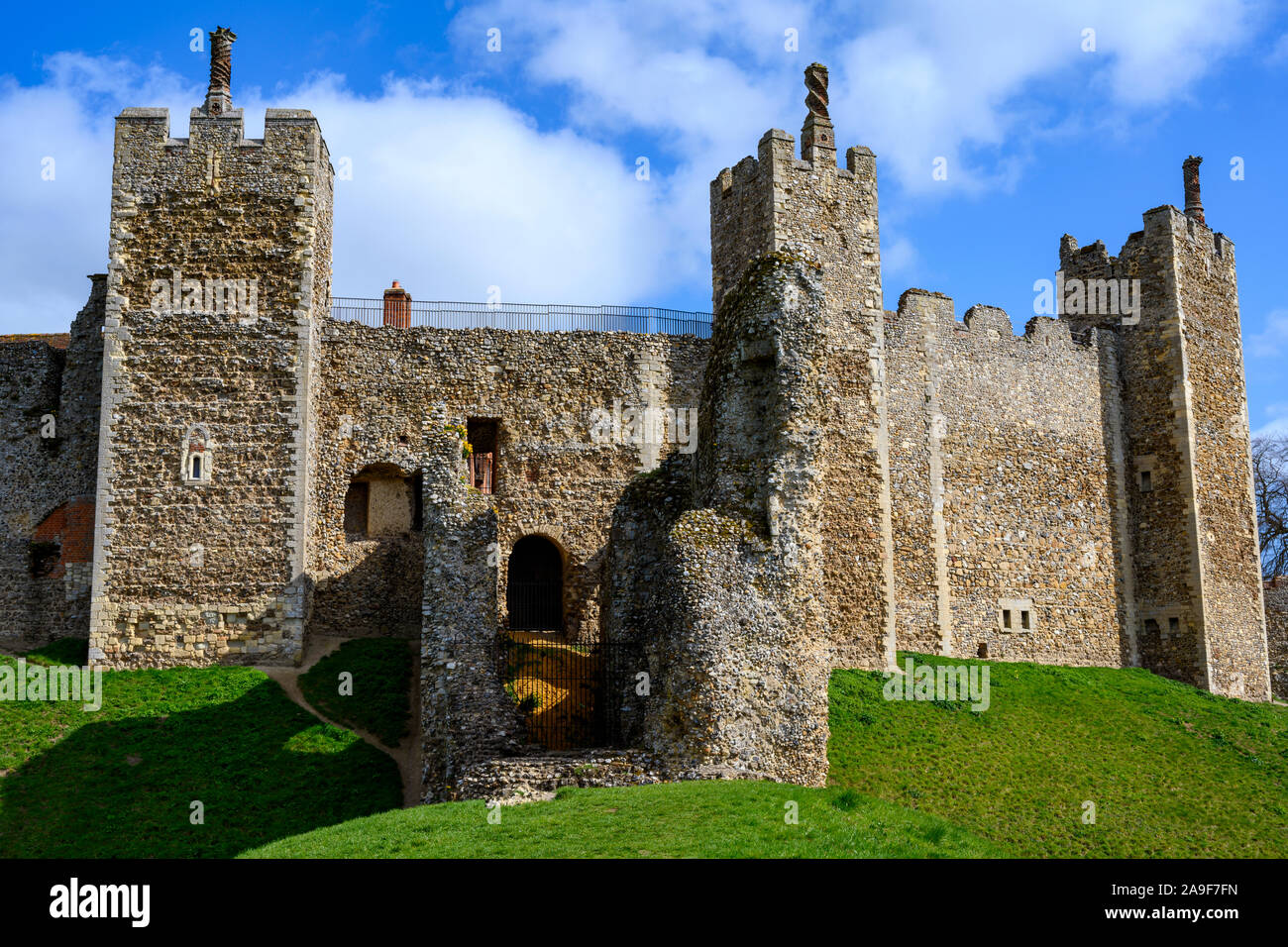 Framlingham castle suffolk east anglia hi-res stock photography and ...