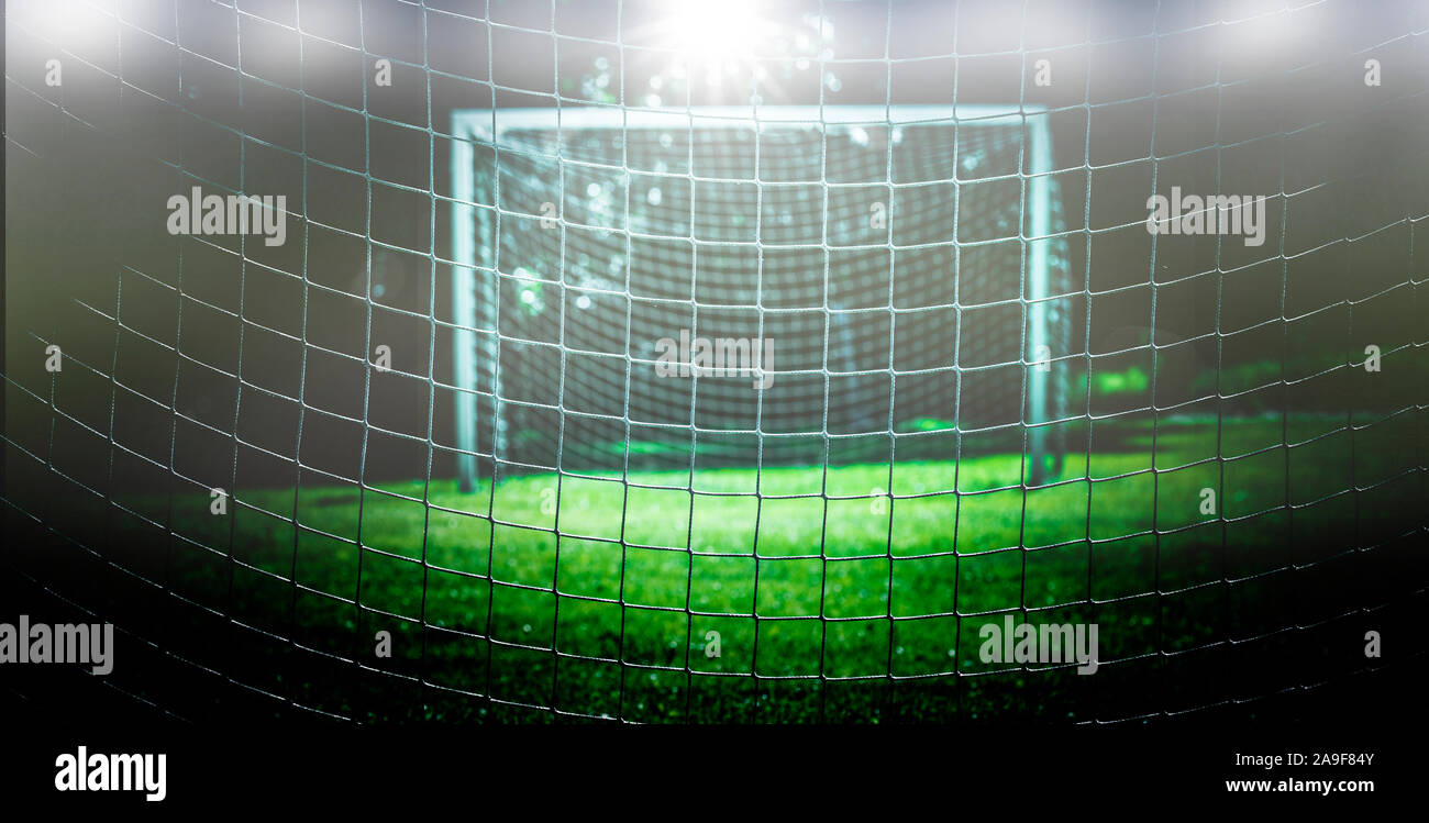 Spot the ball football hi-res stock photography and images - Alamy