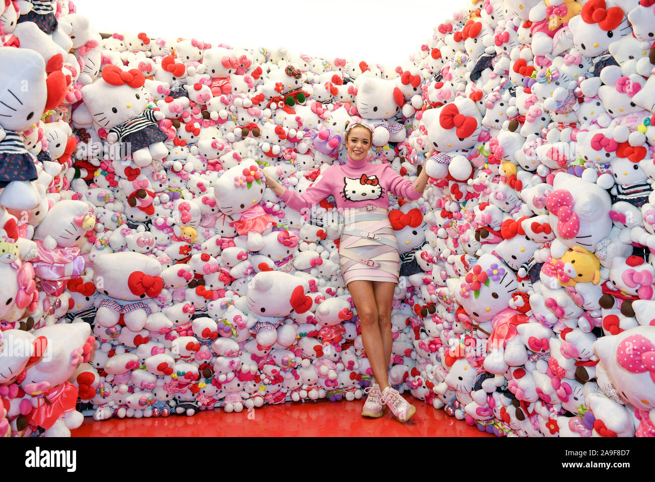 Hello kitty figure hi-res stock photography and images - Alamy