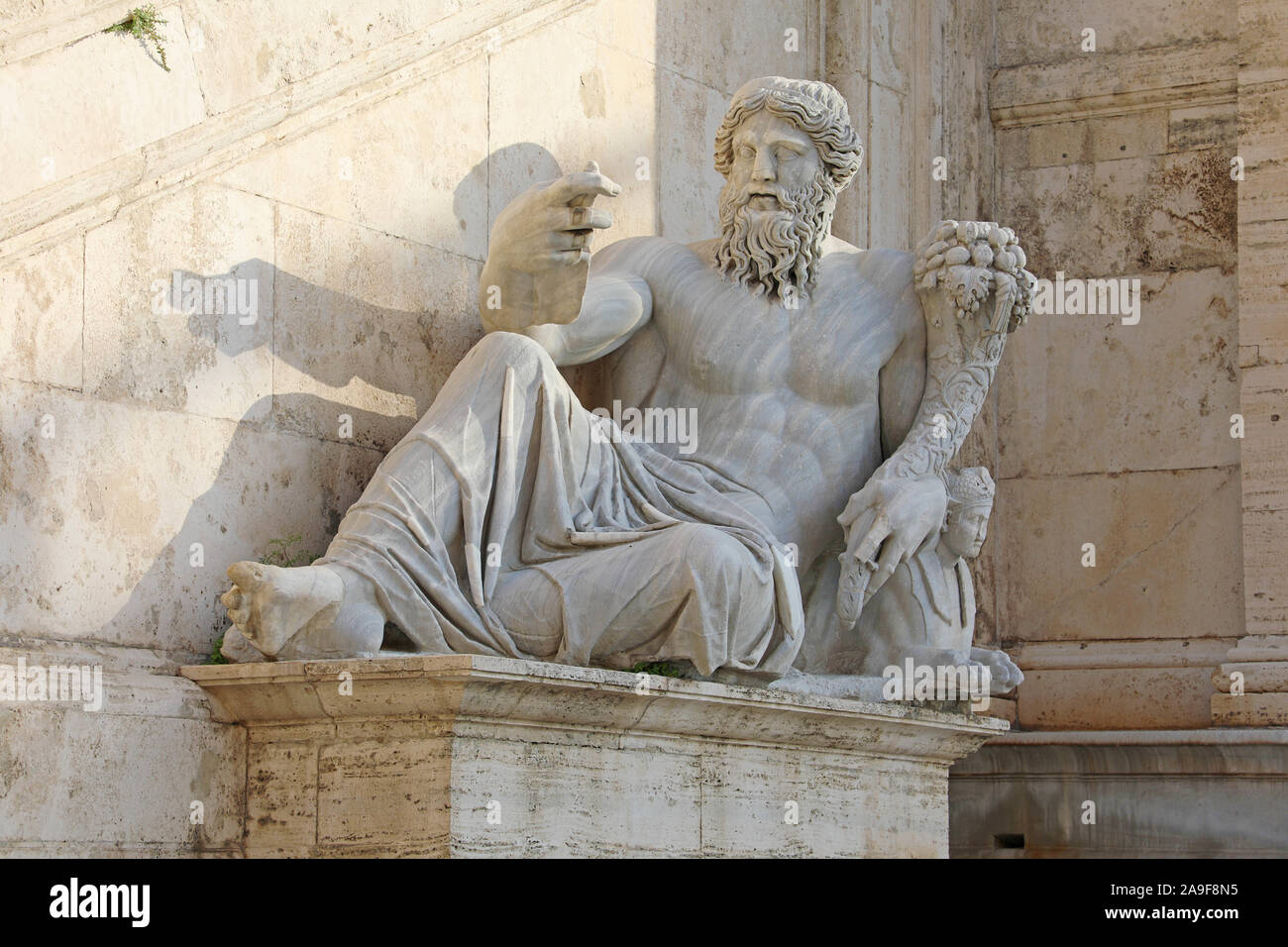 Hapi nile god hi-res stock photography and images - Alamy