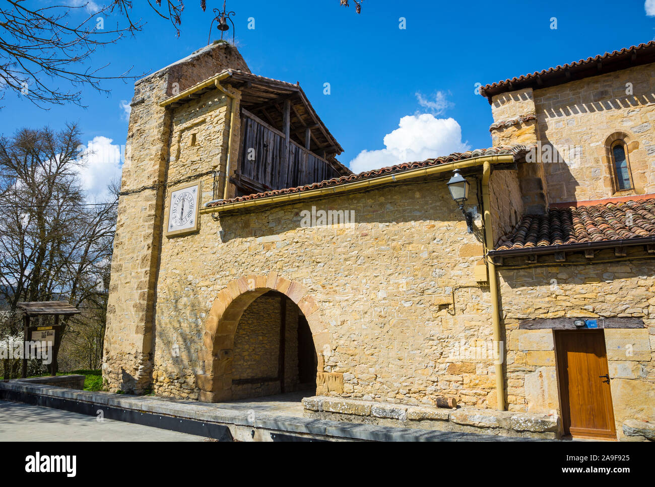 Church facade architecture hi-res stock photography and images - Alamy