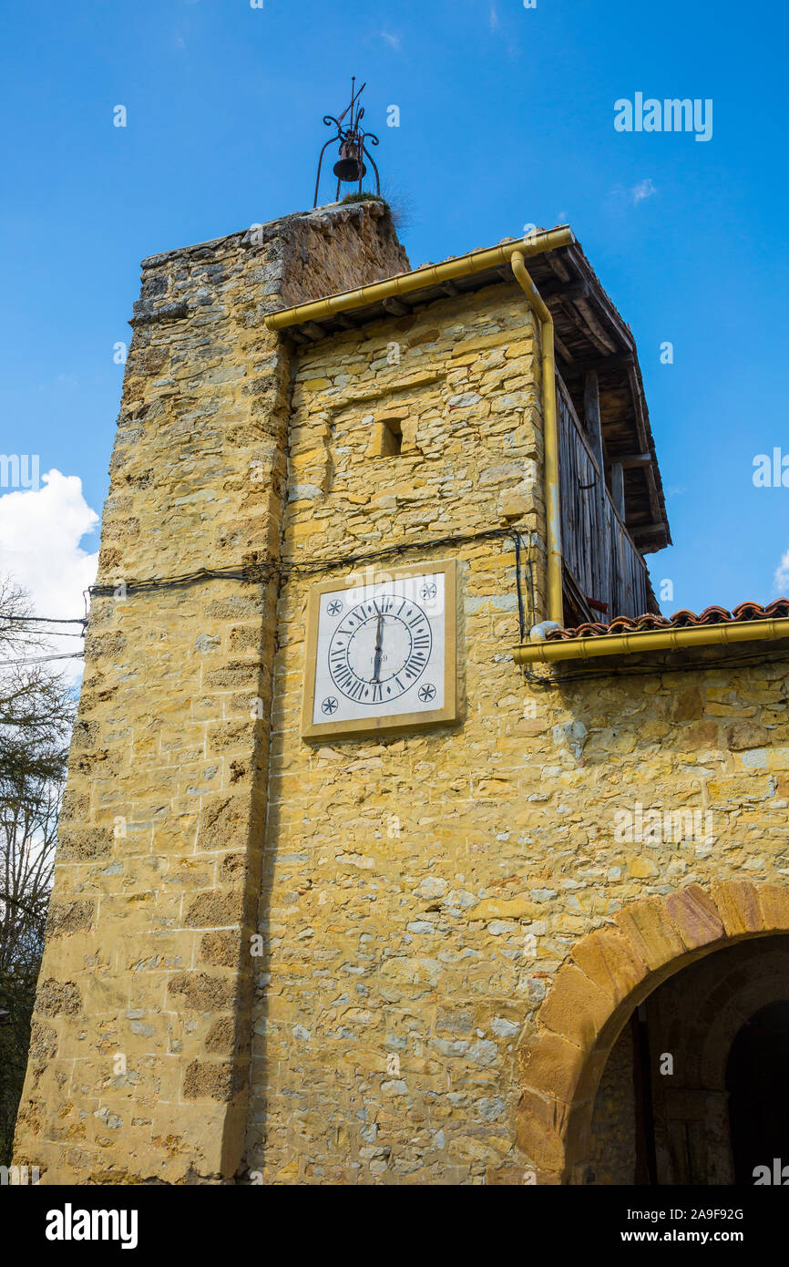 Church facade architecture hi-res stock photography and images - Alamy