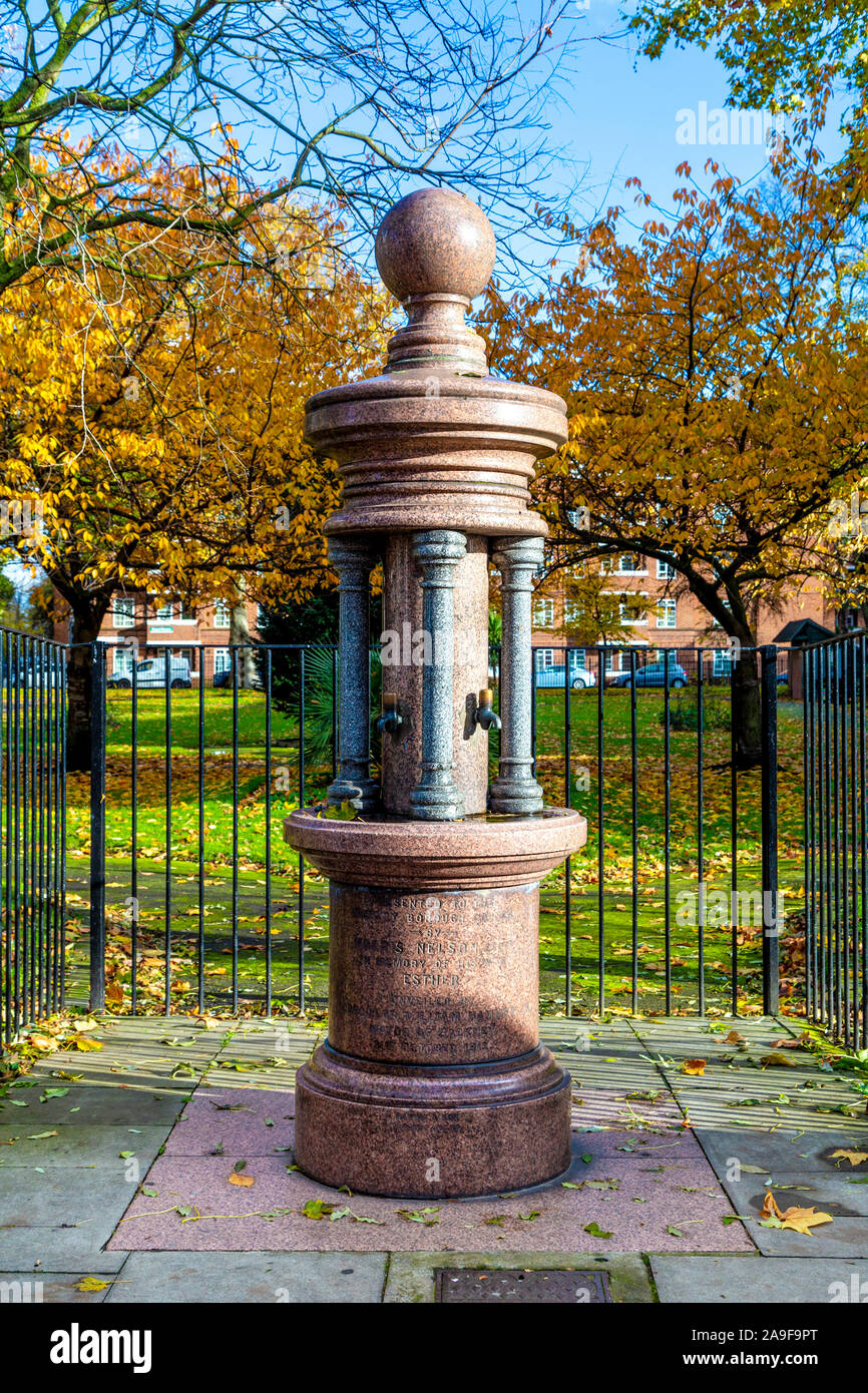 Water fountain, St Thomas's Square, Hackney, London, UK Stock Photo - Alamy