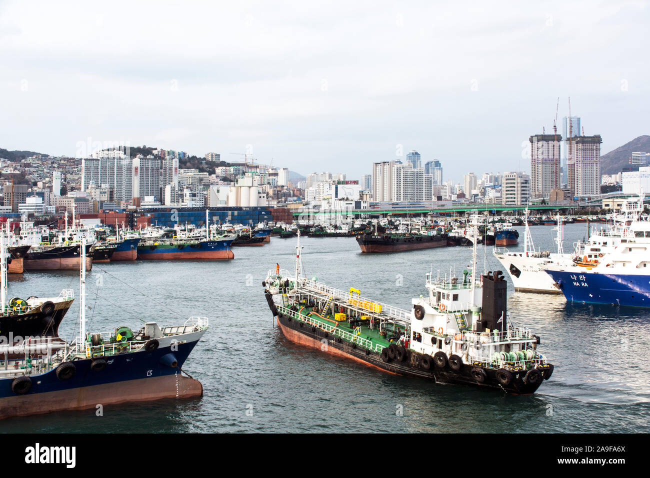 Harbour with skyline of Busan Stock Photo - Alamy