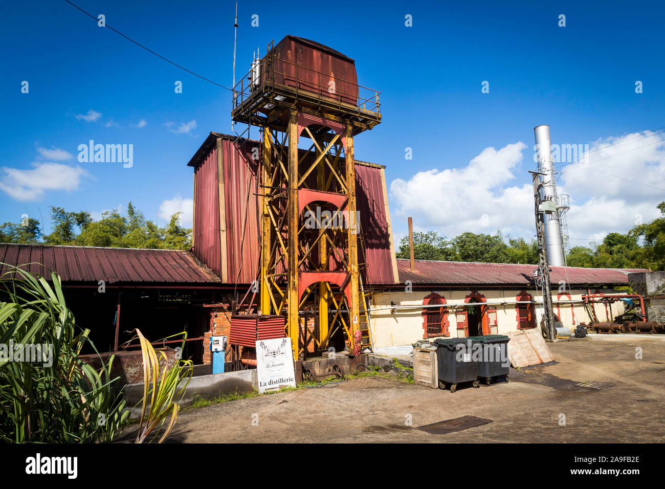Habitation la Favorite, rum distillery, distillation with steam engine ...