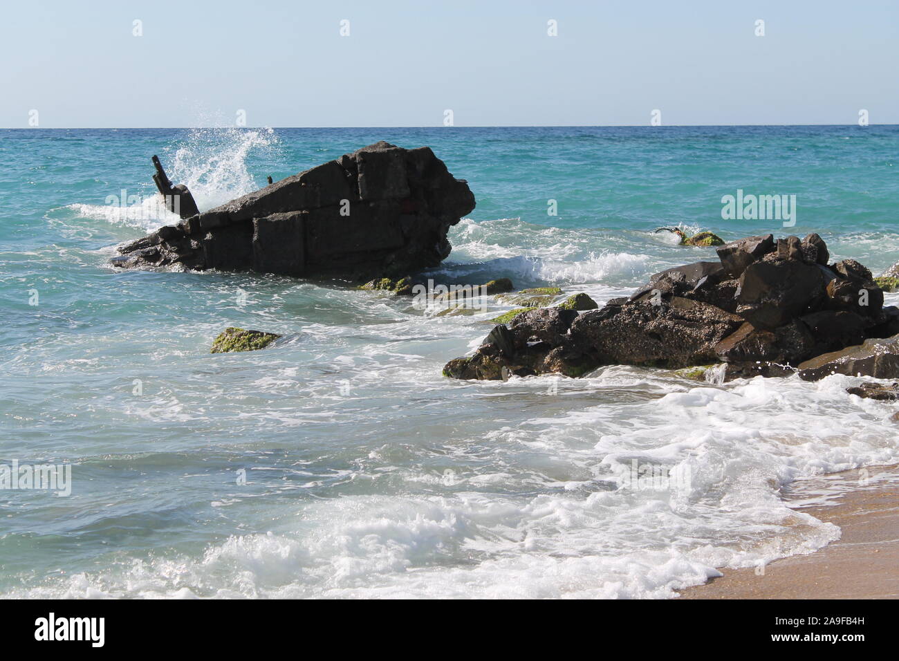 Mare e scogli Stock Photo - Alamy