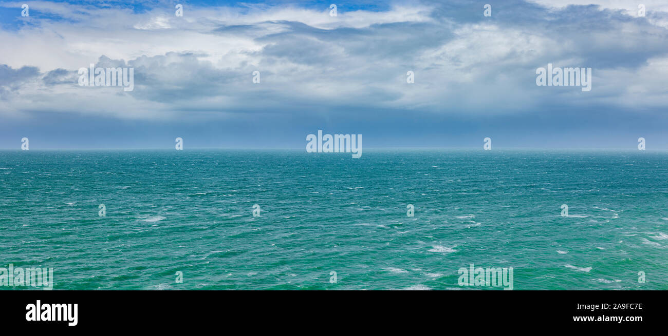Haze ocean hi-res stock photography and images - Alamy