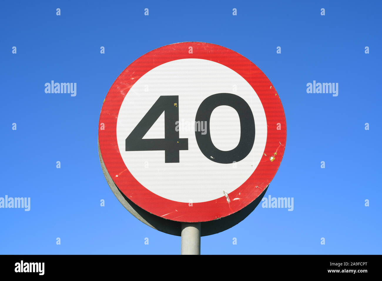 Maximum 40 speed limit sign hi-res stock photography and images - Alamy