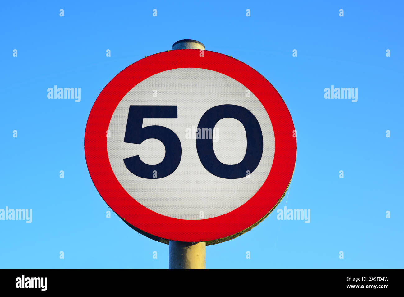 Maximum 50 speed limit sign hi-res stock photography and images - Alamy
