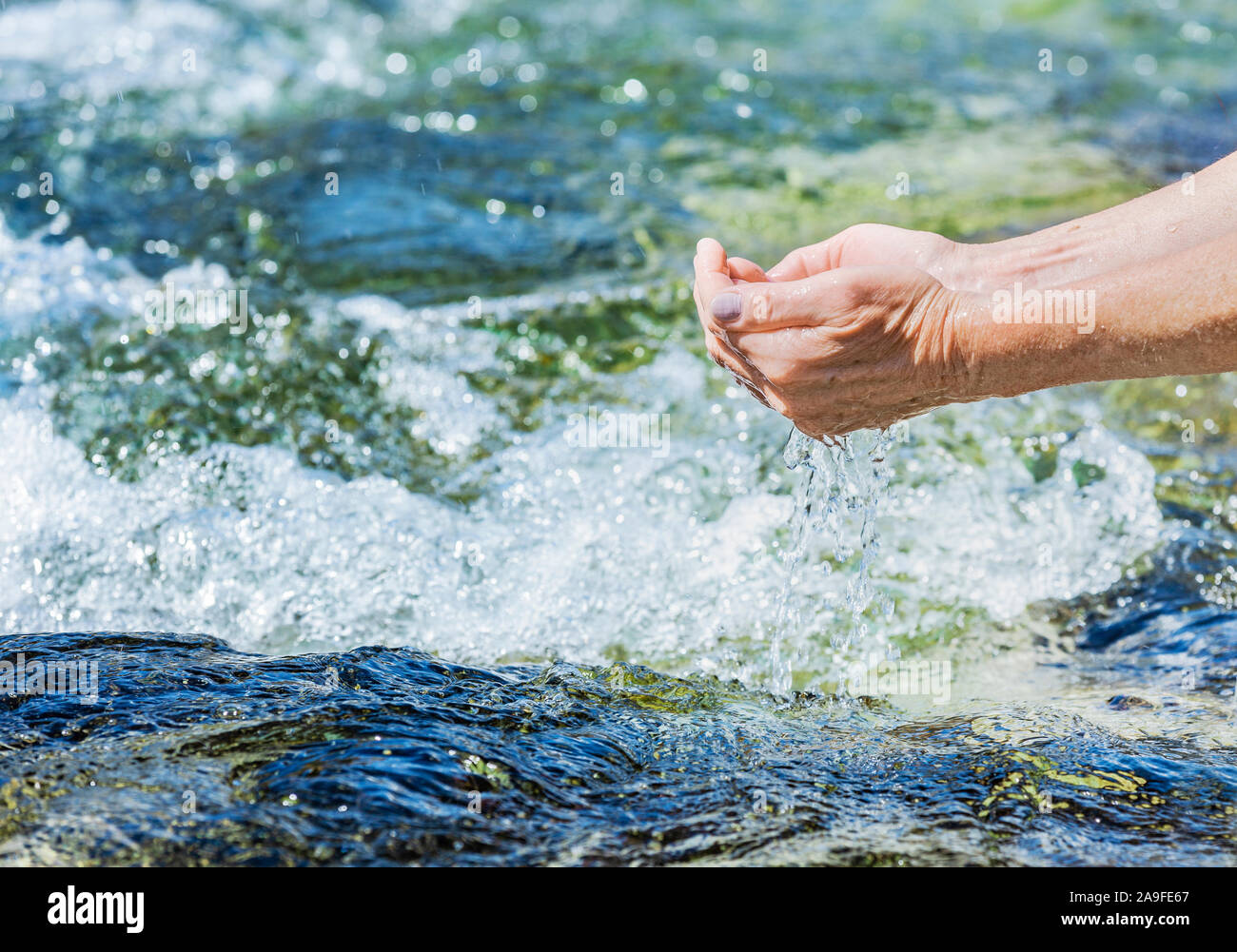 Water flow hands blue hi-res stock photography and images - Alamy