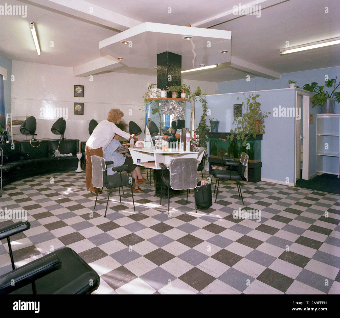 Hairdressing salon 1980s hi-res stock photography and images - Alamy