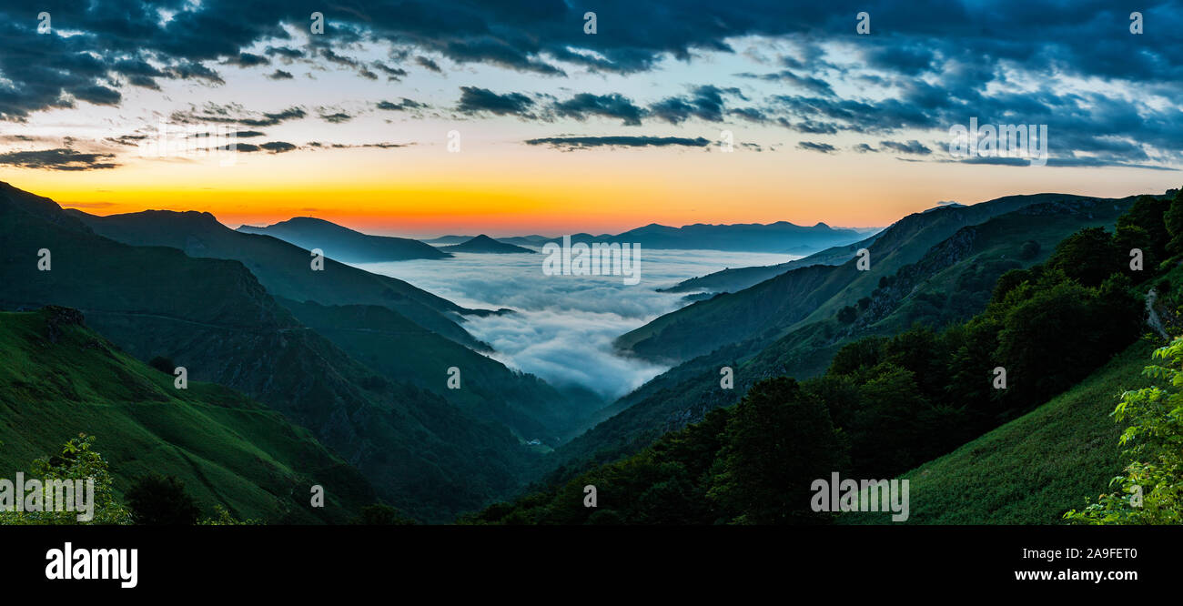 Mist over the valley Stock Photo - Alamy