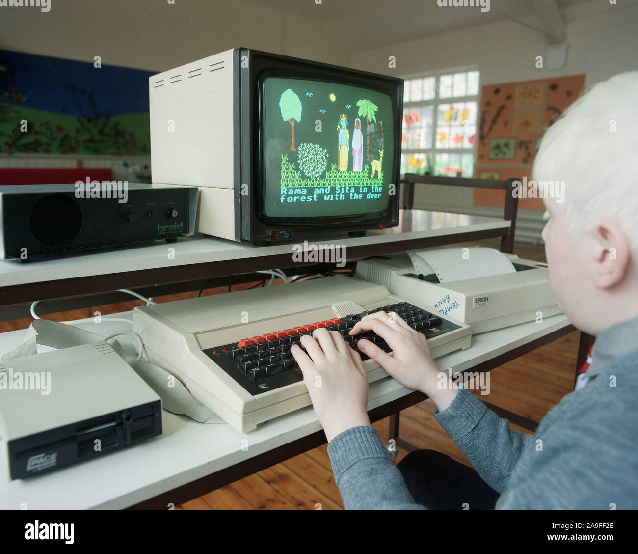 Uk school science lesson hi-res stock photography and images - Alamy