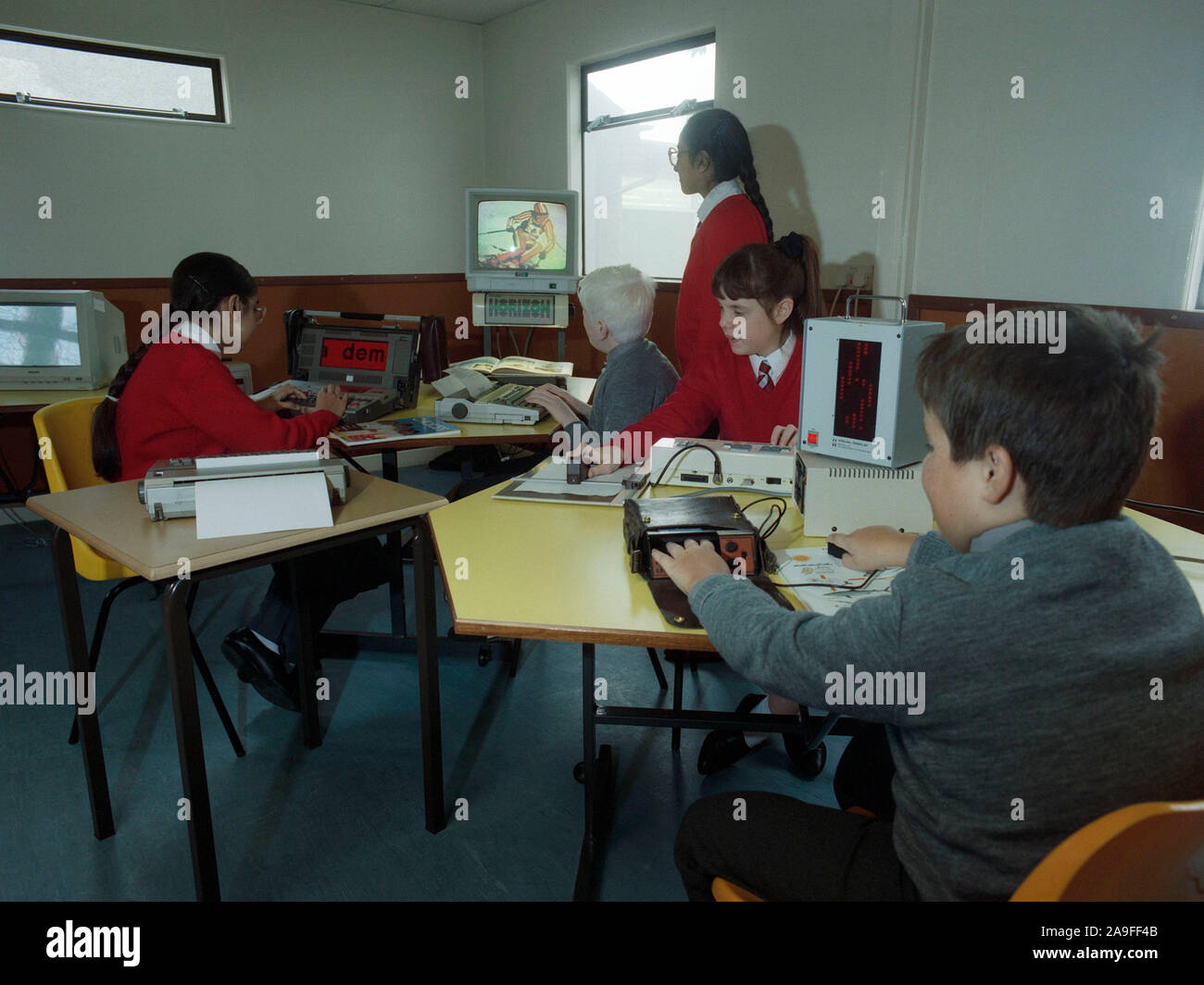 1989 school science lesson hi-res stock photography and images - Alamy