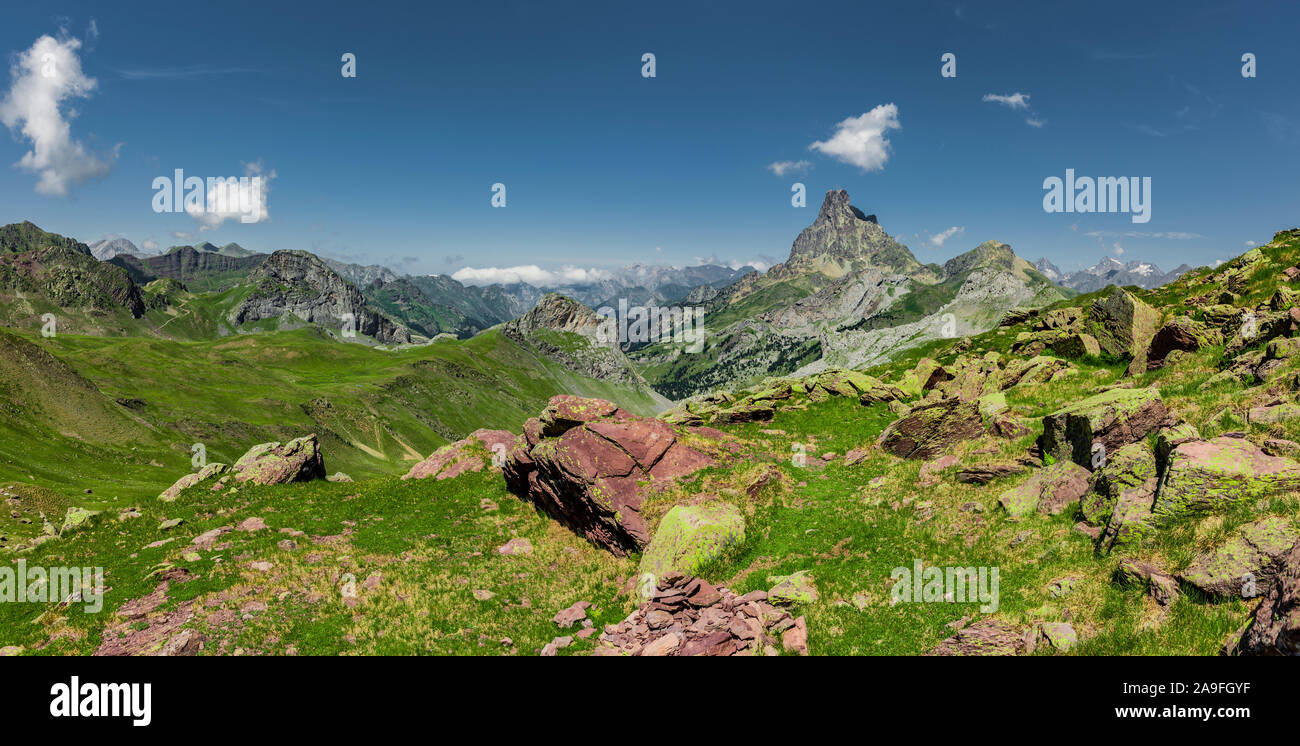 Panorama pyrenees hi-res stock photography and images - Alamy