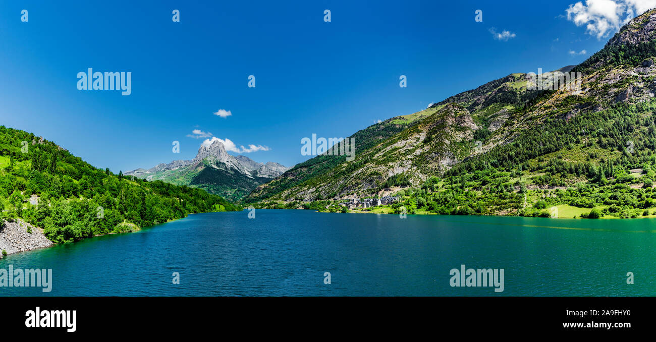 Lanuza lake hi-res stock photography and images - Alamy