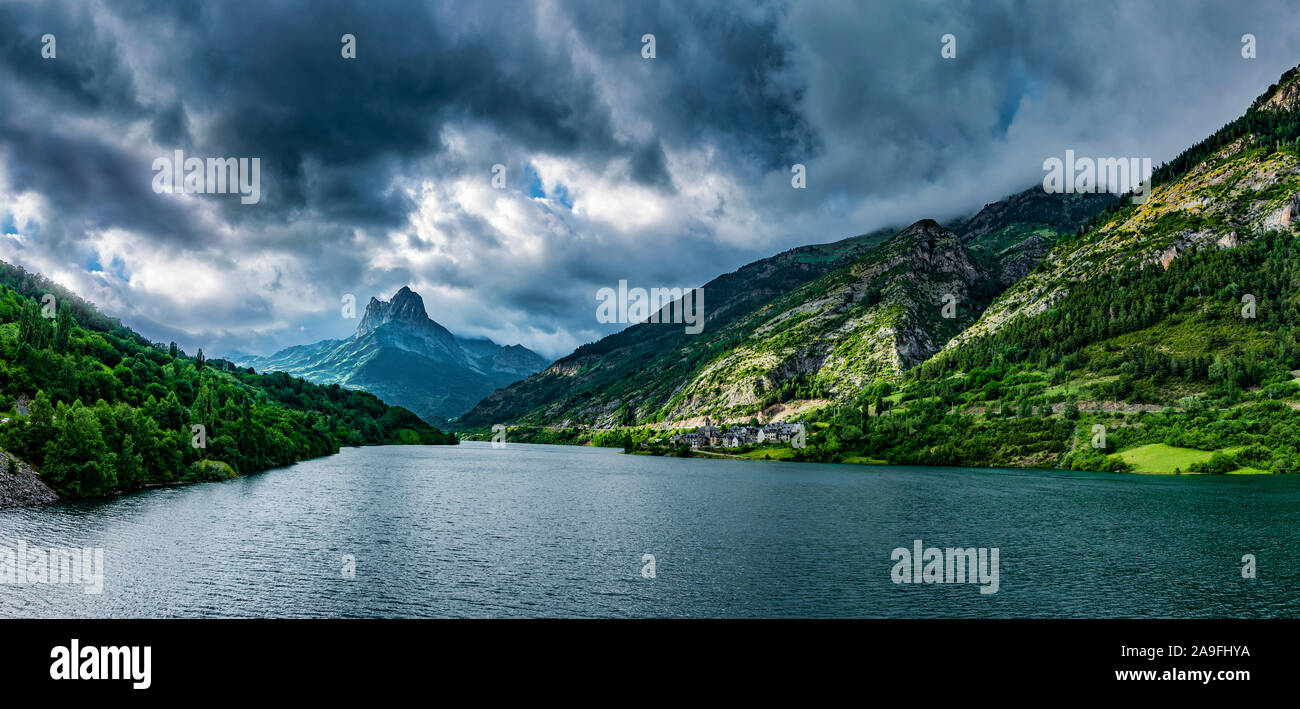 Lanuza lake hi-res stock photography and images - Alamy