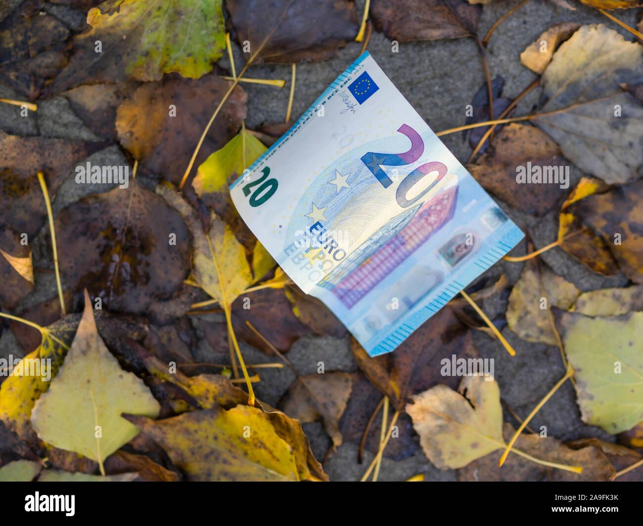 Euro banknote on the ground hi-res stock photography and images - Alamy