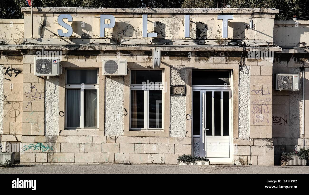 Split railway hi-res stock photography and images - Alamy