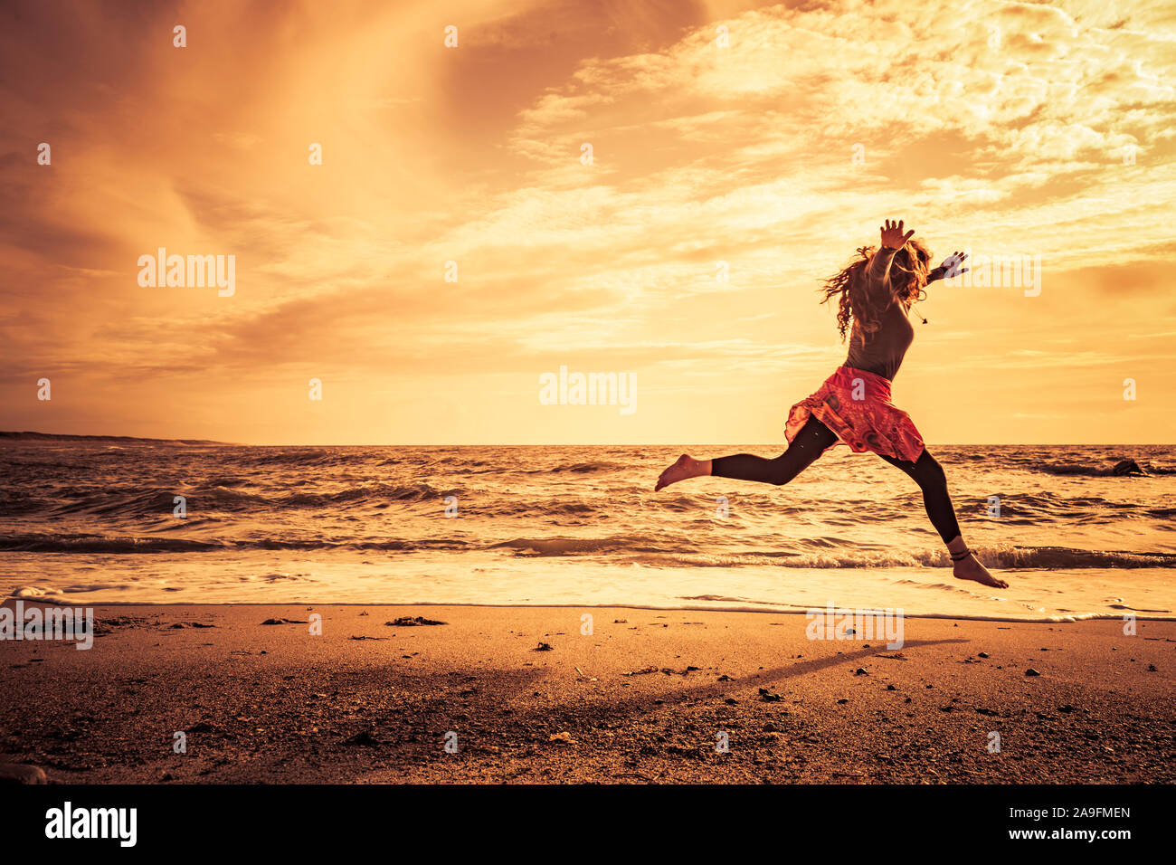 Run on the beach hi-res stock photography and images - Alamy