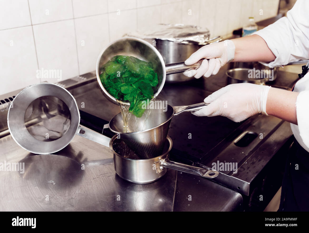 Blanching pot hi-res stock photography and images - Alamy