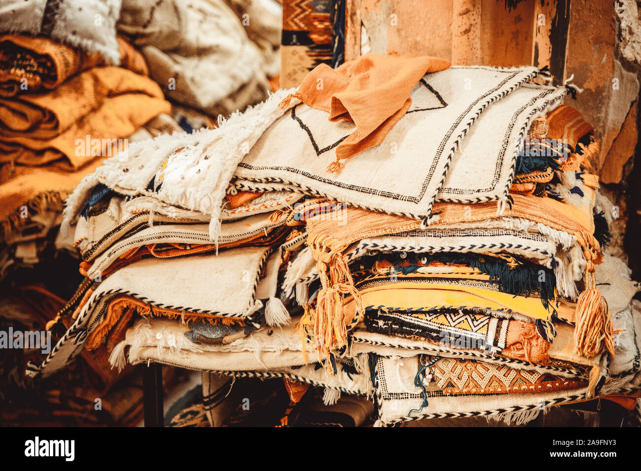 traditional carpet stall Stock Photo - Alamy