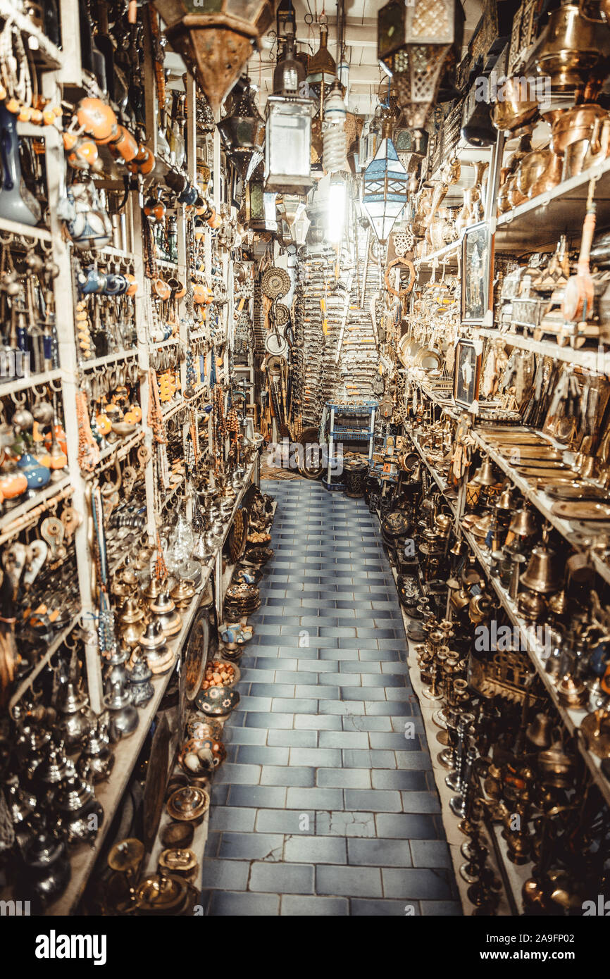 Saber sword and traditional knife shop Stock Photo - Alamy