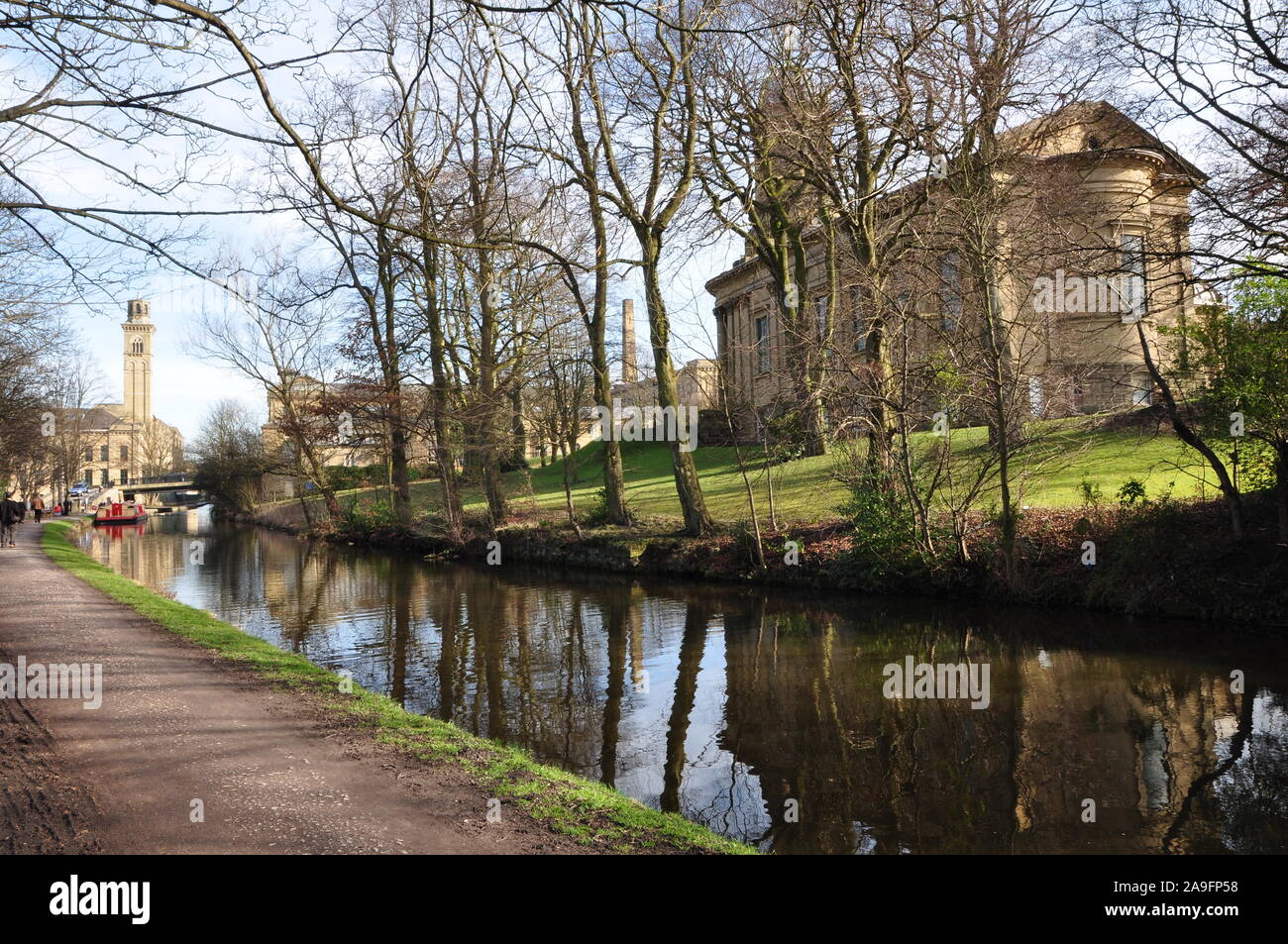 Leeds Liverpool canal at Saltaire Stock Photo - Alamy