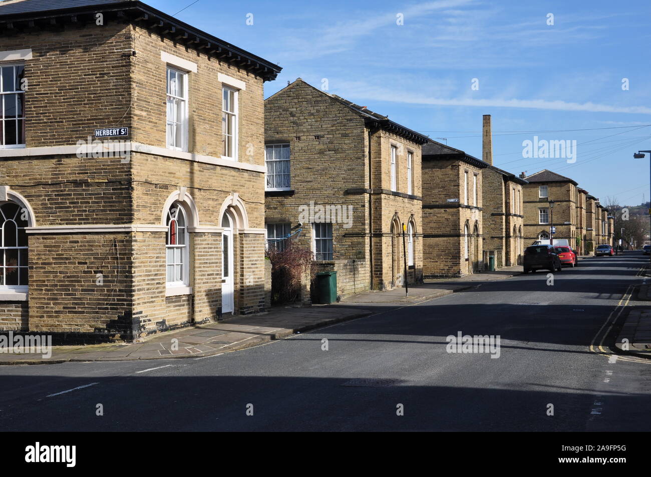 Large end terrace houses hi-res stock photography and images - Alamy