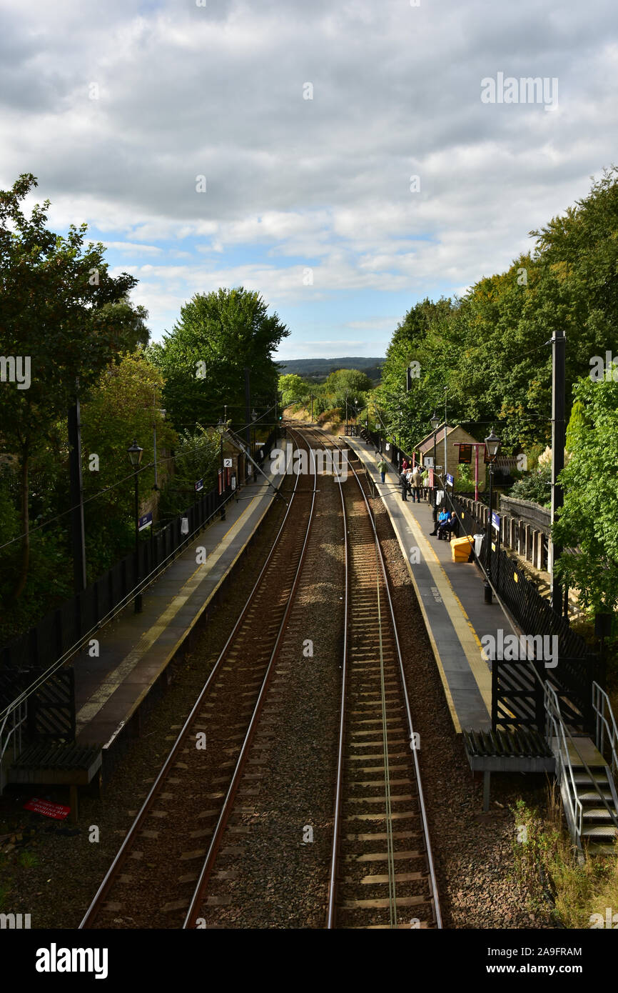 Railway station passengers waiting hi-res stock photography and images ...