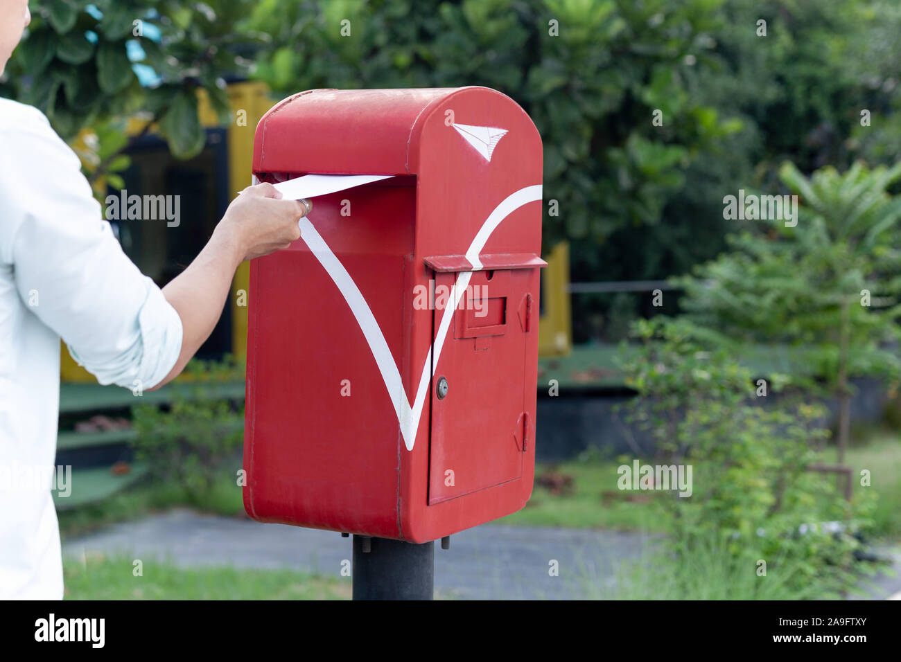Putting mail in mailbox hi-res stock photography and images - Alamy