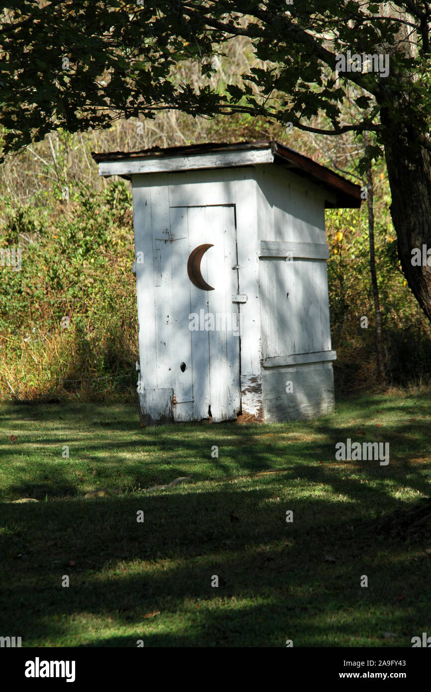 Old outhouse in Virginia's countryside, USA Stock Photo - Alamy