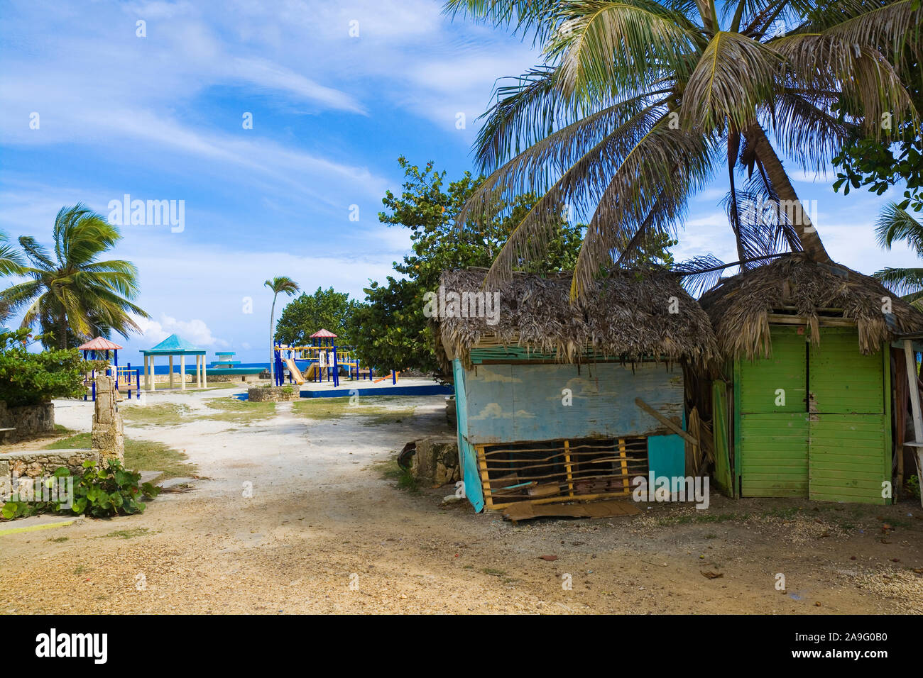 Ramshackle hut hi-res stock photography and images - Alamy