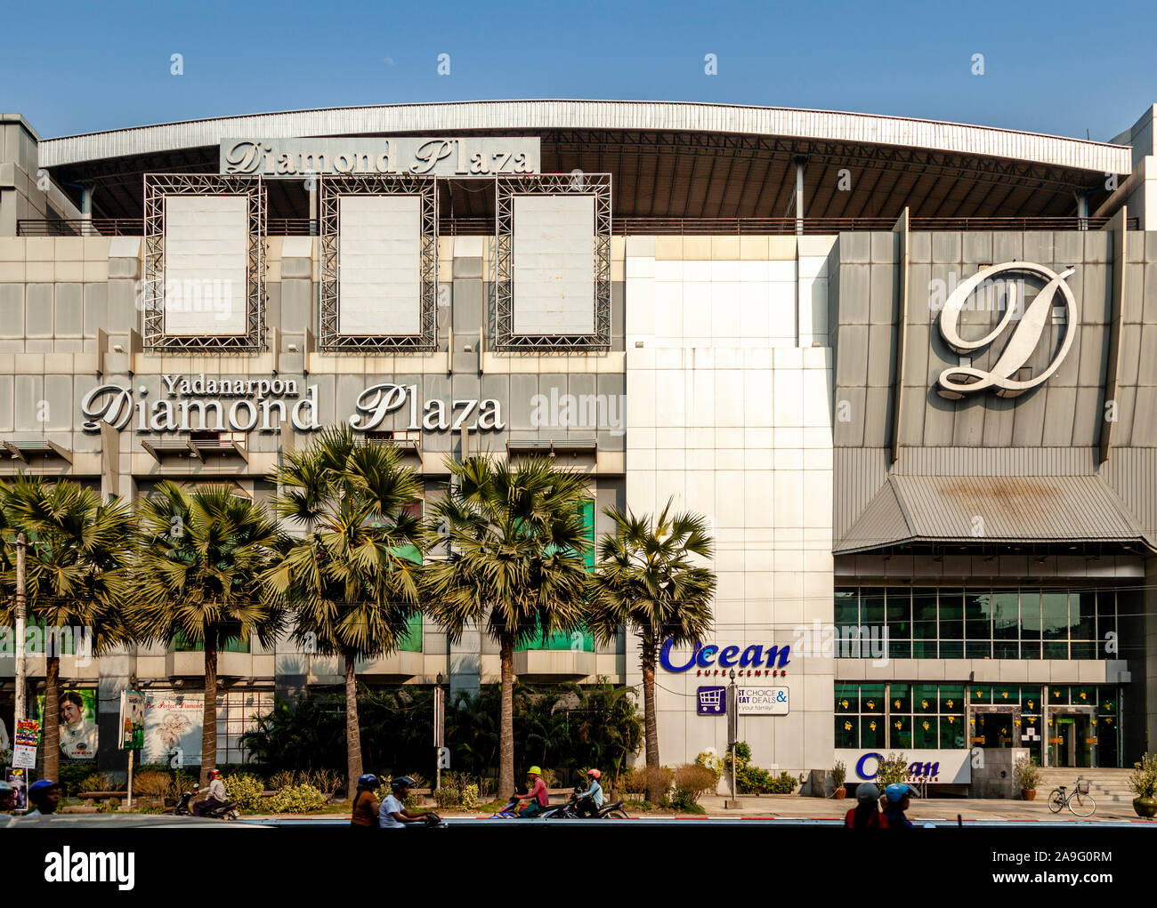 Diamond Plaza Shopping Mall, Mandalay, Myanmar Stock Photo - Alamy