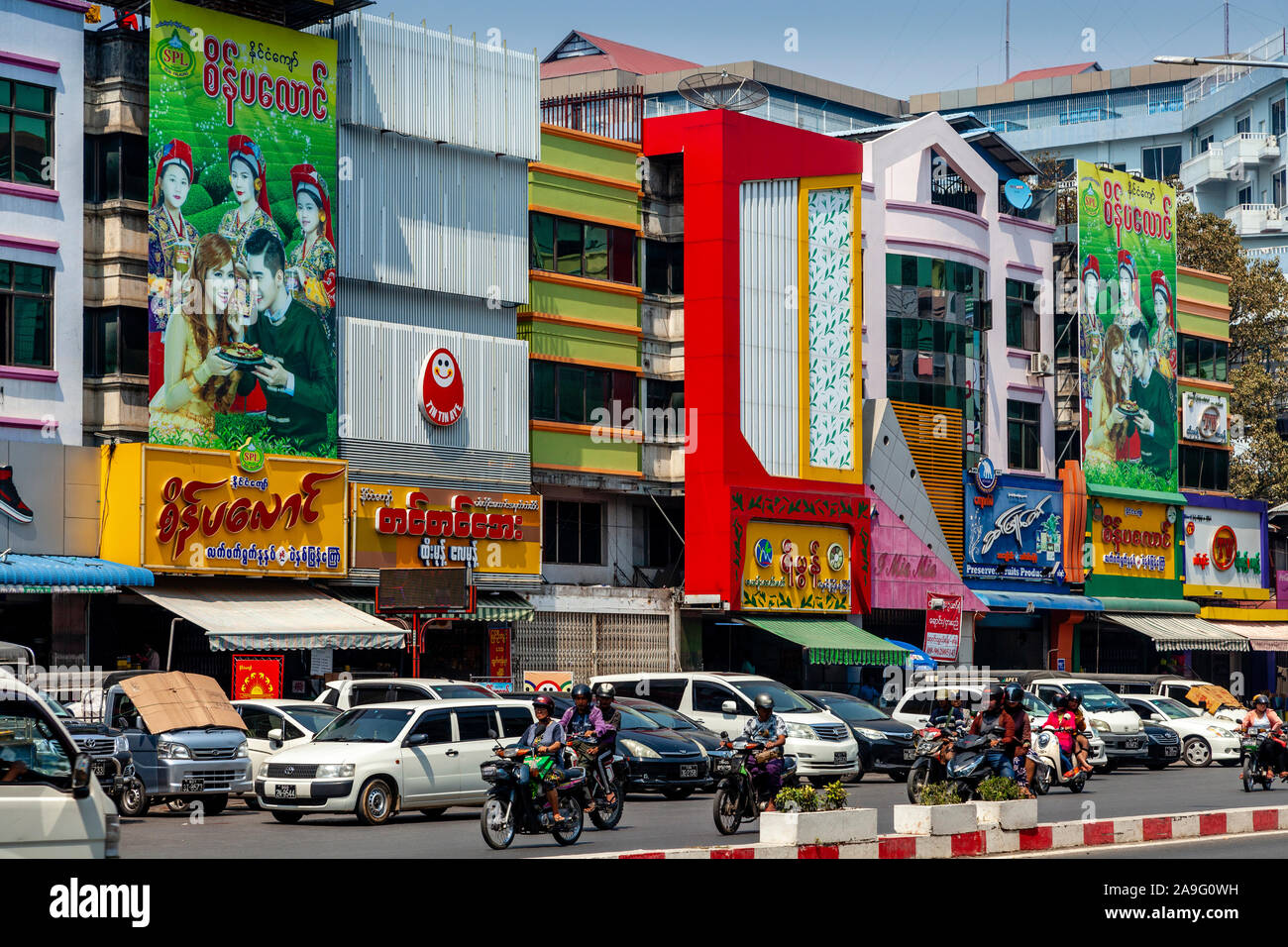 Shops exterior exteriors outside street people hi-res stock photography ...