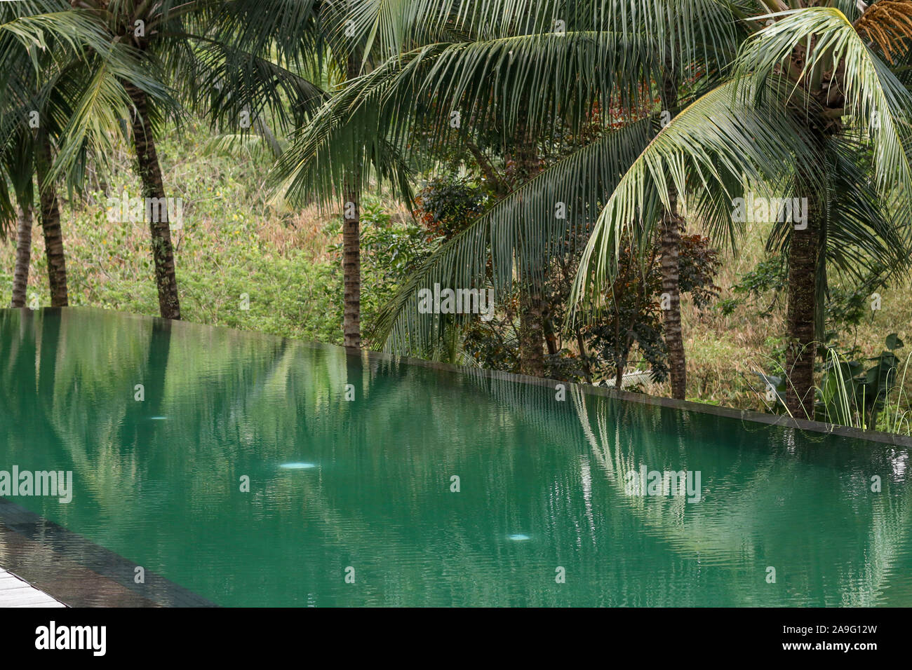 Beautiful infinity pool hi-res stock photography and images - Alamy