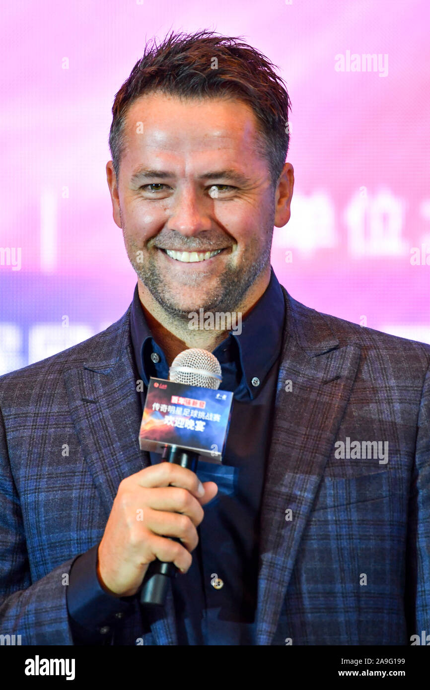 English former footballer hi-res stock photography and images - Alamy