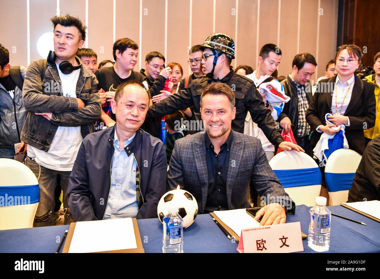 Michael owen fans hi-res stock photography and images - Alamy
