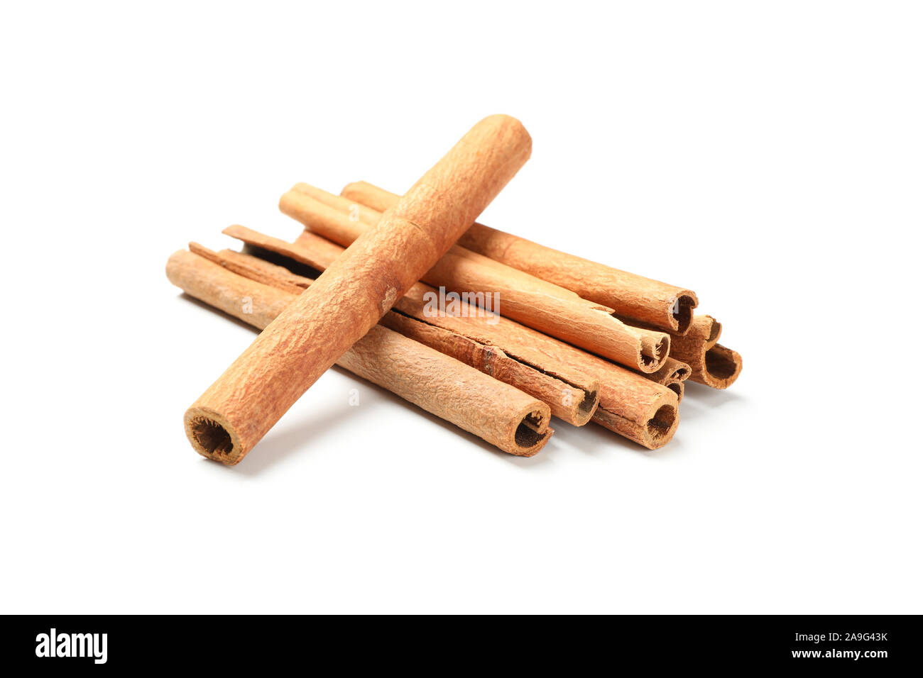 Cinnamon sticks isolated on white background. Sweet spice Stock Photo ...
