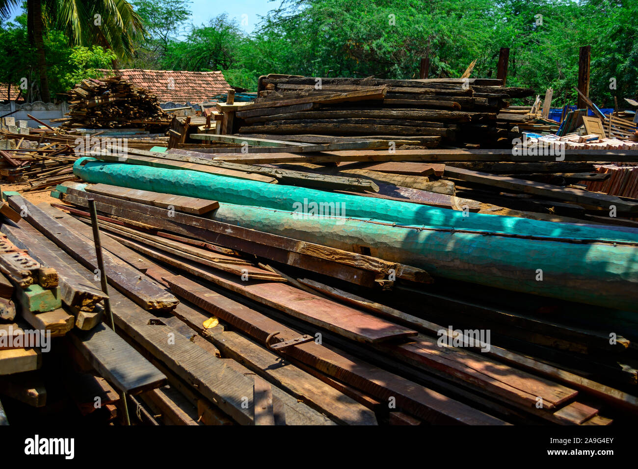 Scrap pallets hi-res stock photography and images - Alamy