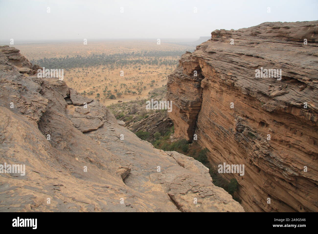 Dogon country : Bandiagara escarpment Stock Photo - Alamy
