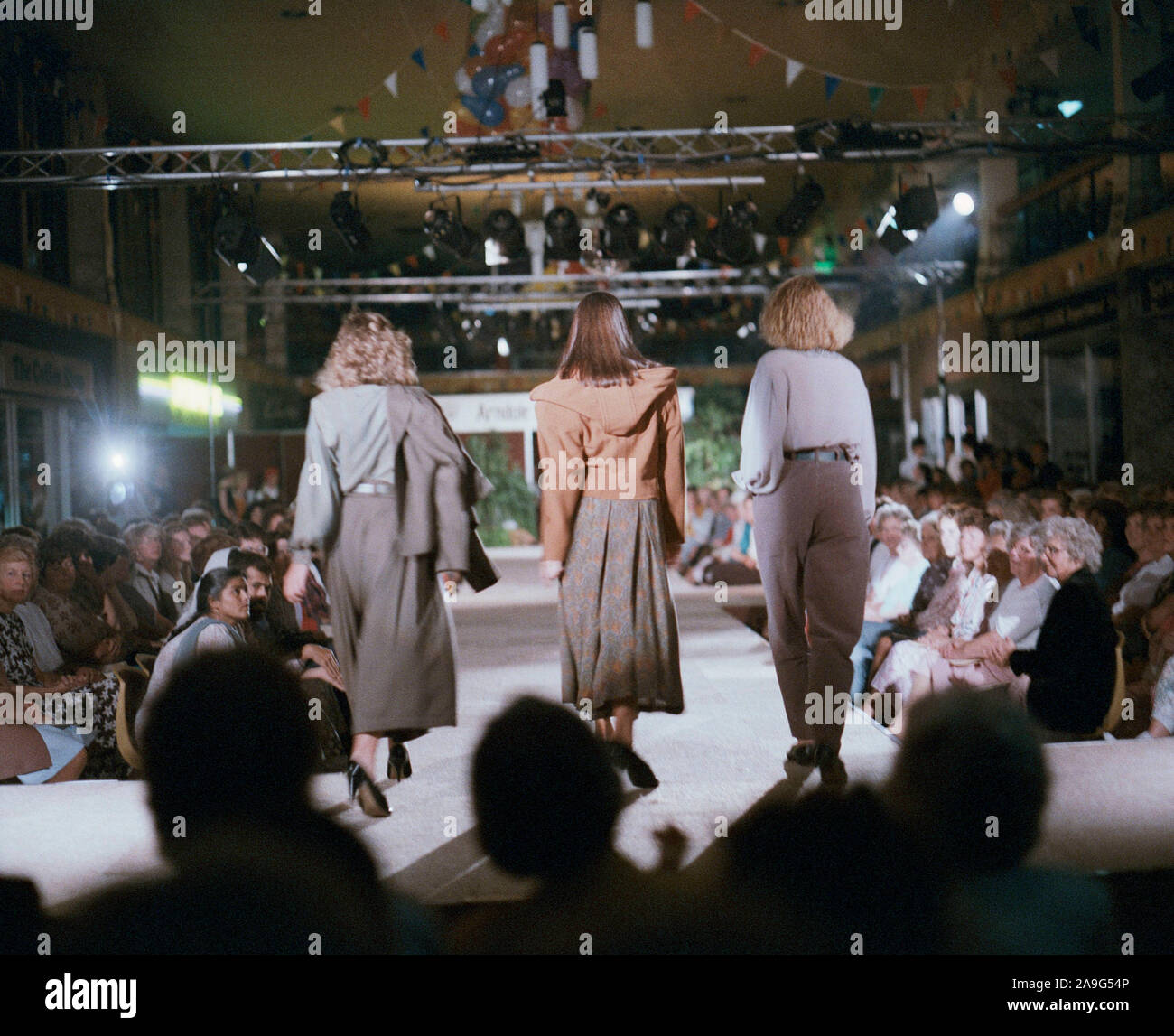 Fashion models 1990s hi-res stock photography and images - Alamy