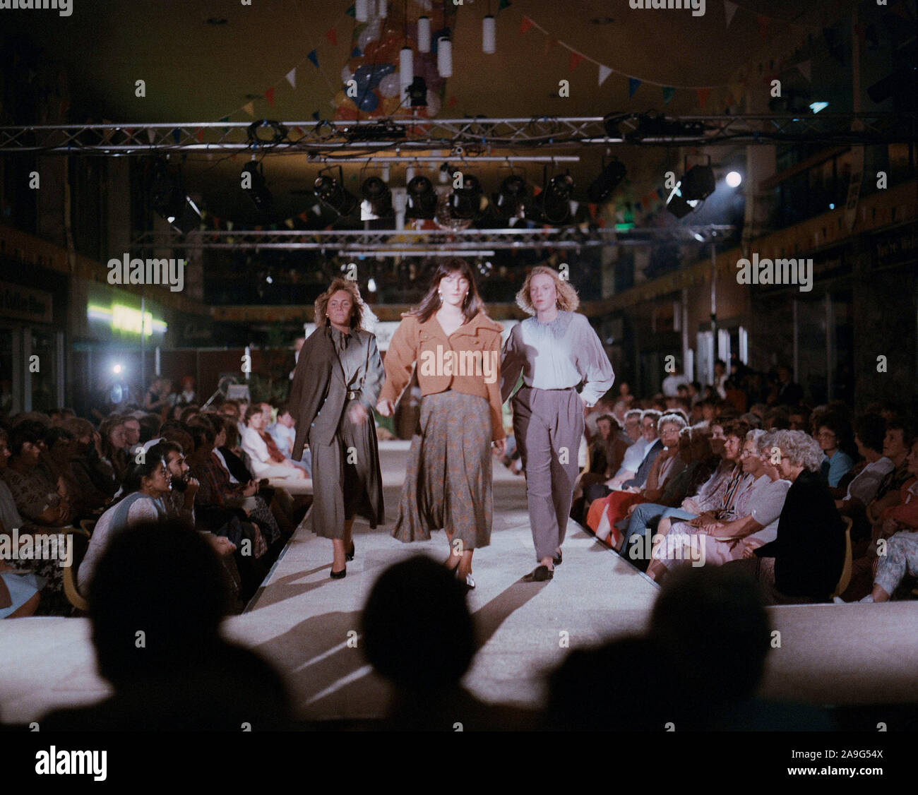 1990s fashion uk hi-res stock photography and images - Alamy