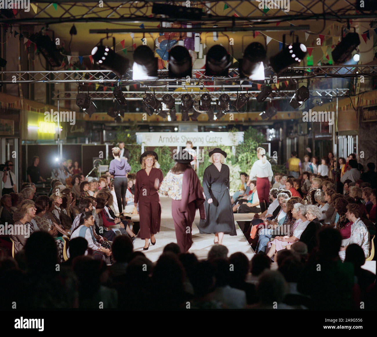 1990s fashion uk hi-res stock photography and images - Alamy