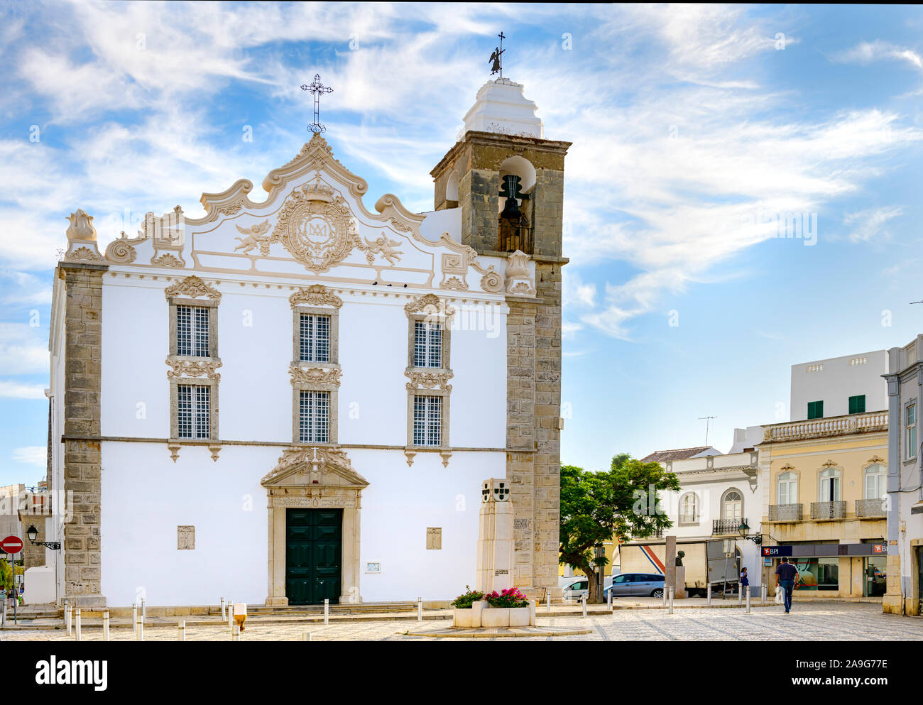 The white church of Igreja Matriz de Nossa Senhora do Rosário e Capela ...