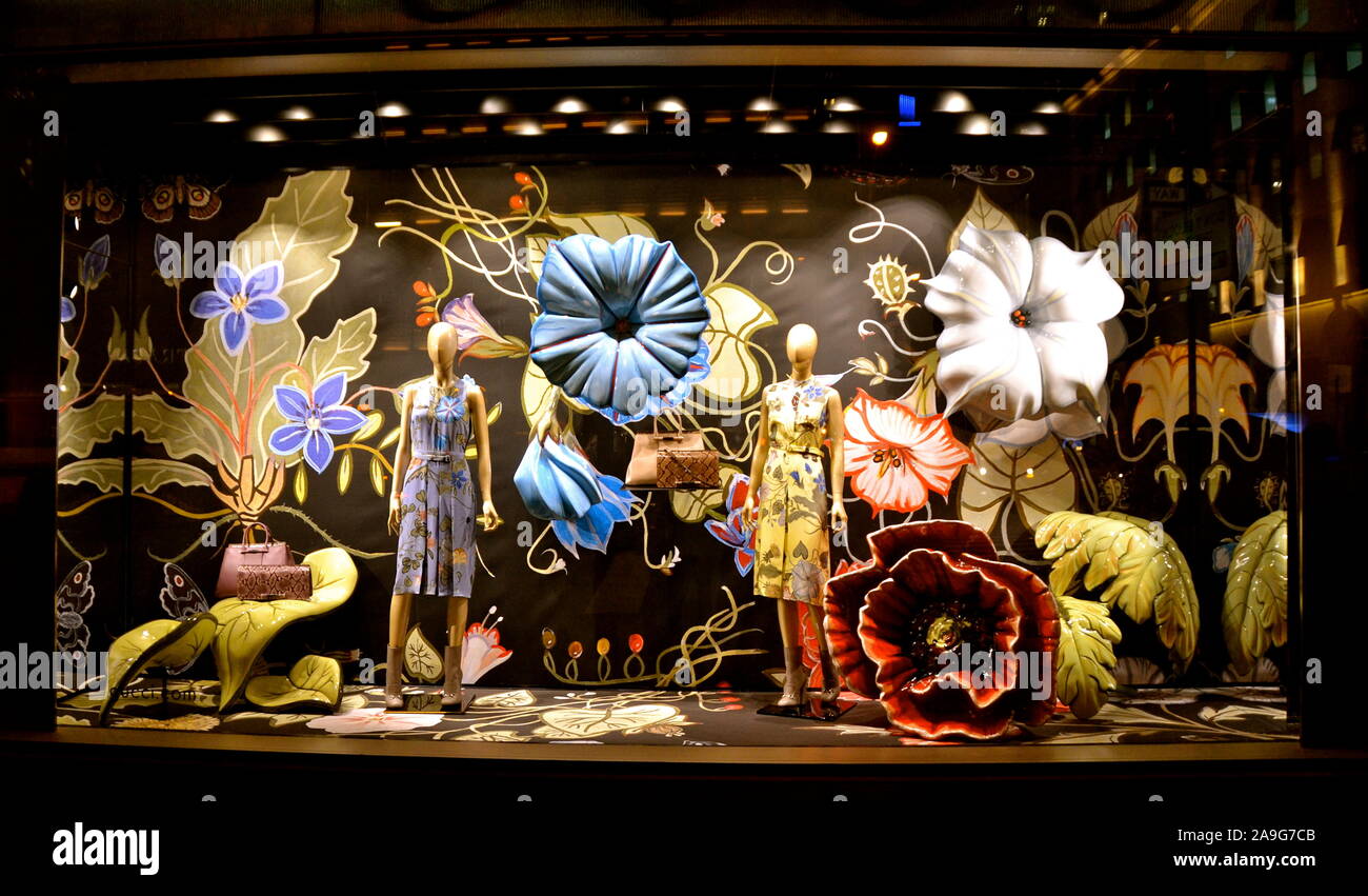 Window display at Gucci, New York City Stock Photo - Alamy
