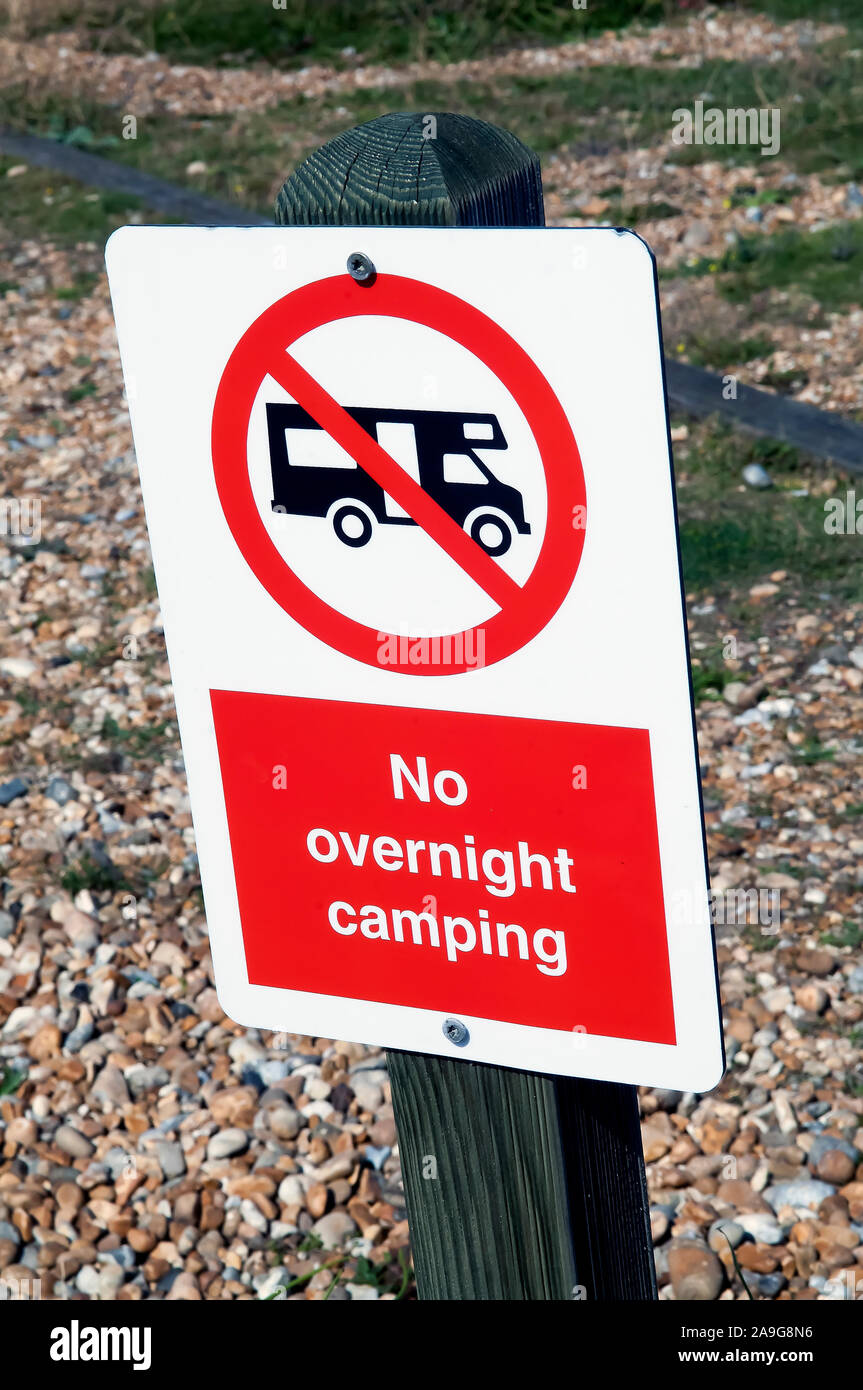 No overnight camping sign Stock Photo - Alamy